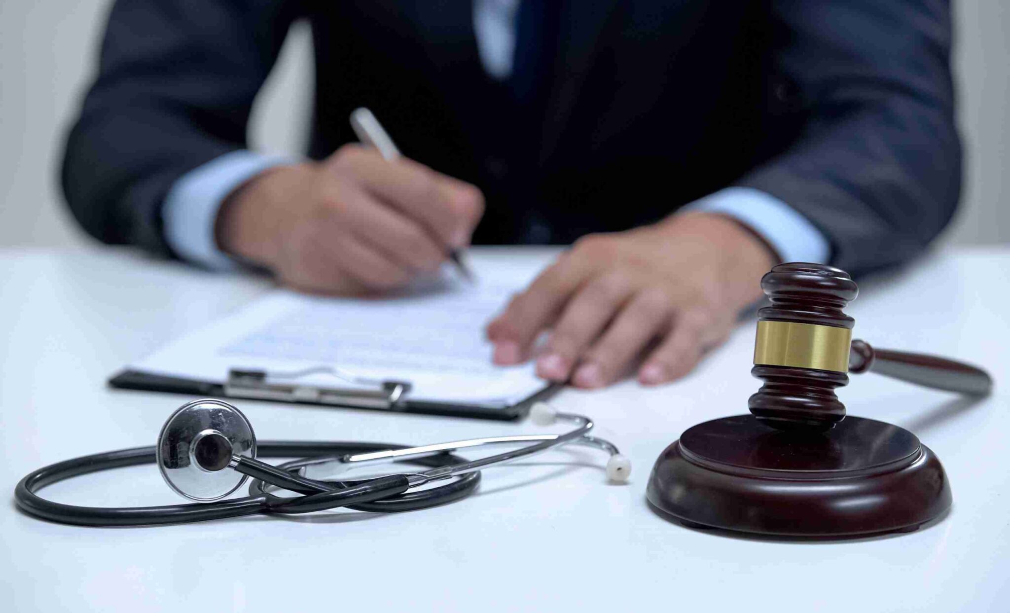 Perito médico: entenda mais sobre essa profissão e as possíveis áreas ...