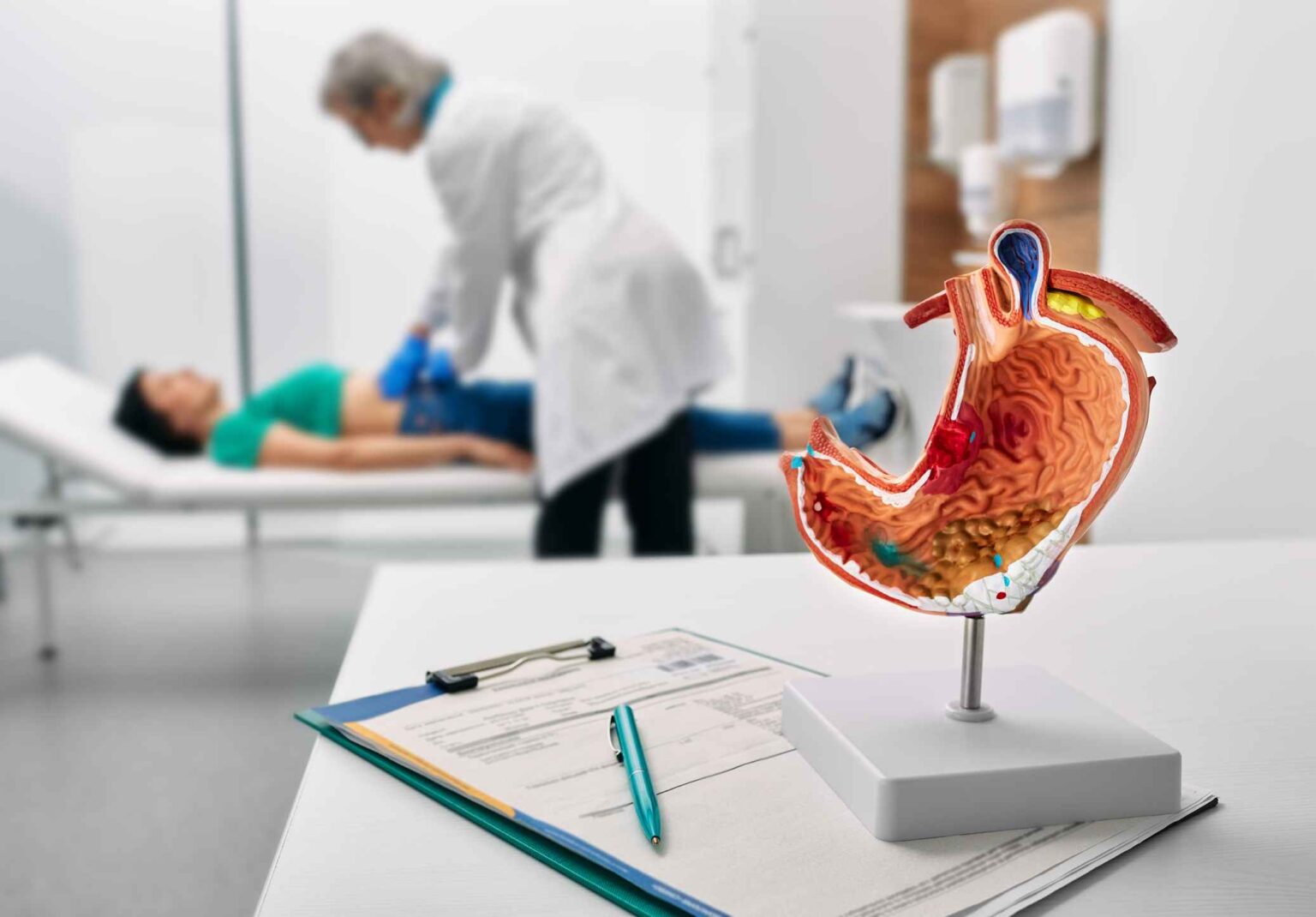 Conheça a origem e o significado do símbolo da Medicina - Inspirali