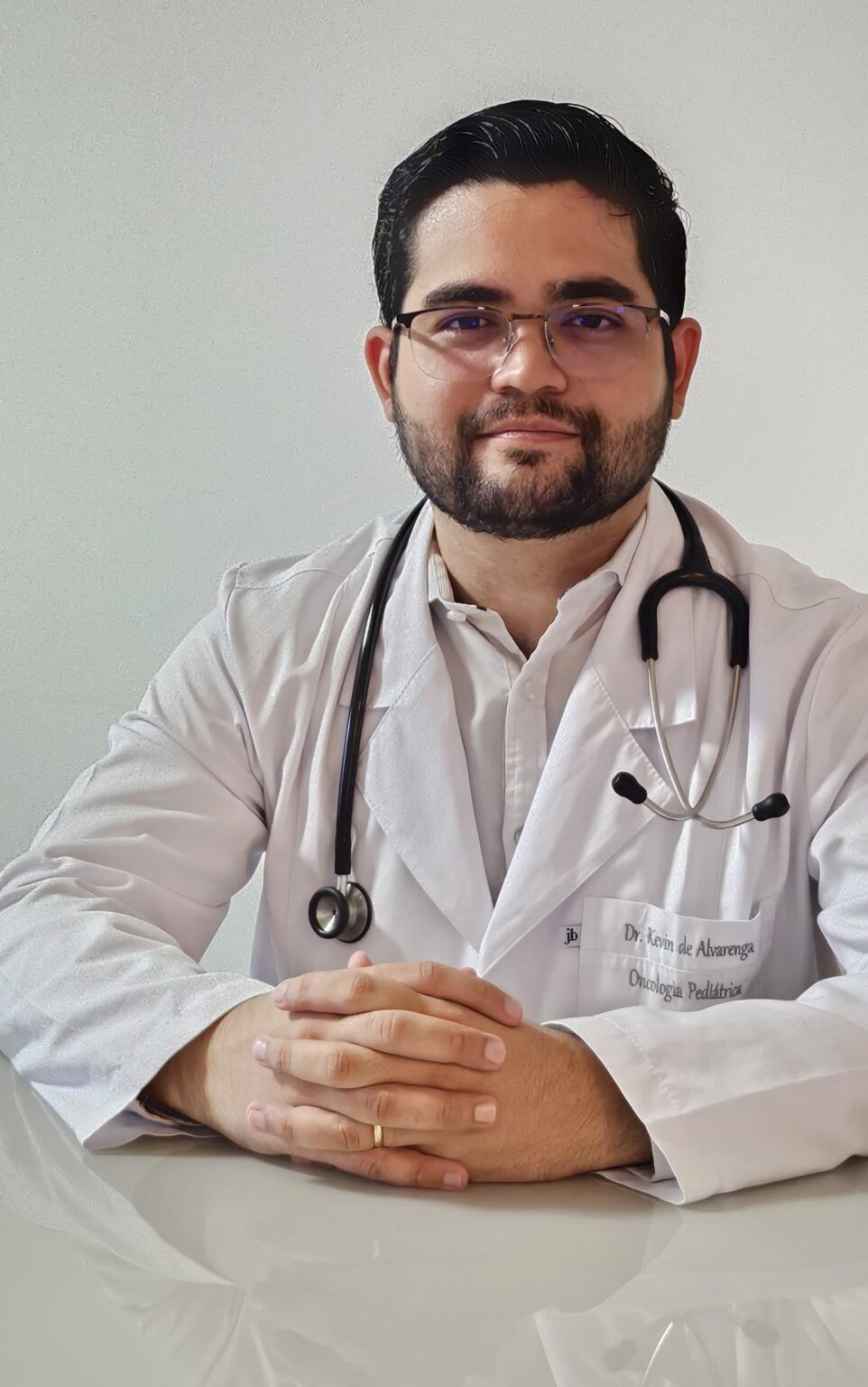 Conheça a origem e o significado do símbolo da Medicina - Inspirali