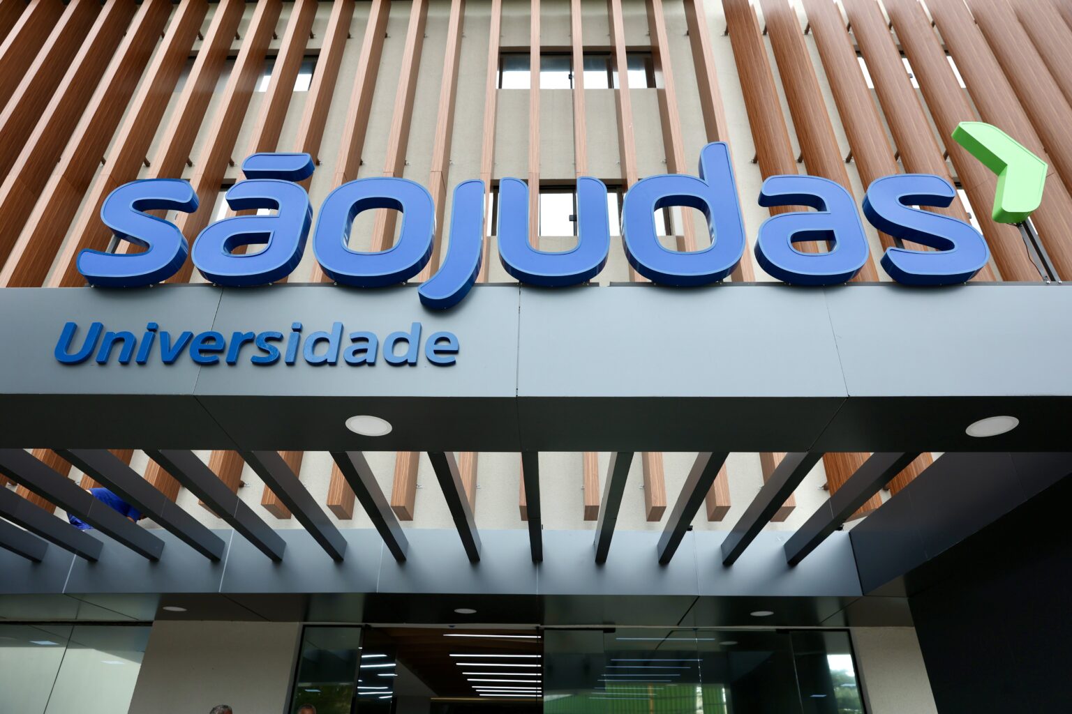 Conheça a origem e o significado do símbolo da Medicina - Inspirali